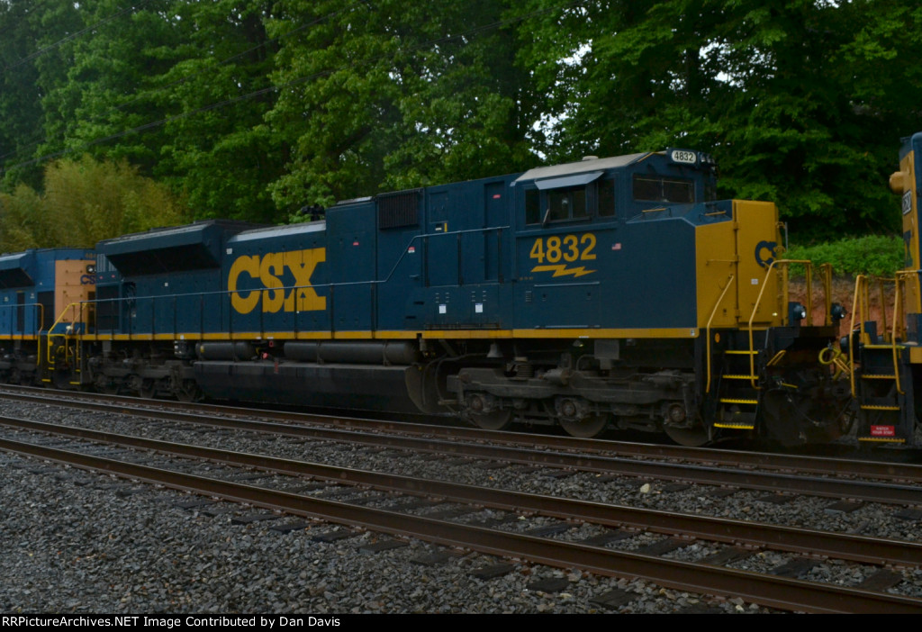 CSX SD70ACe 4832 trails on Q418-23